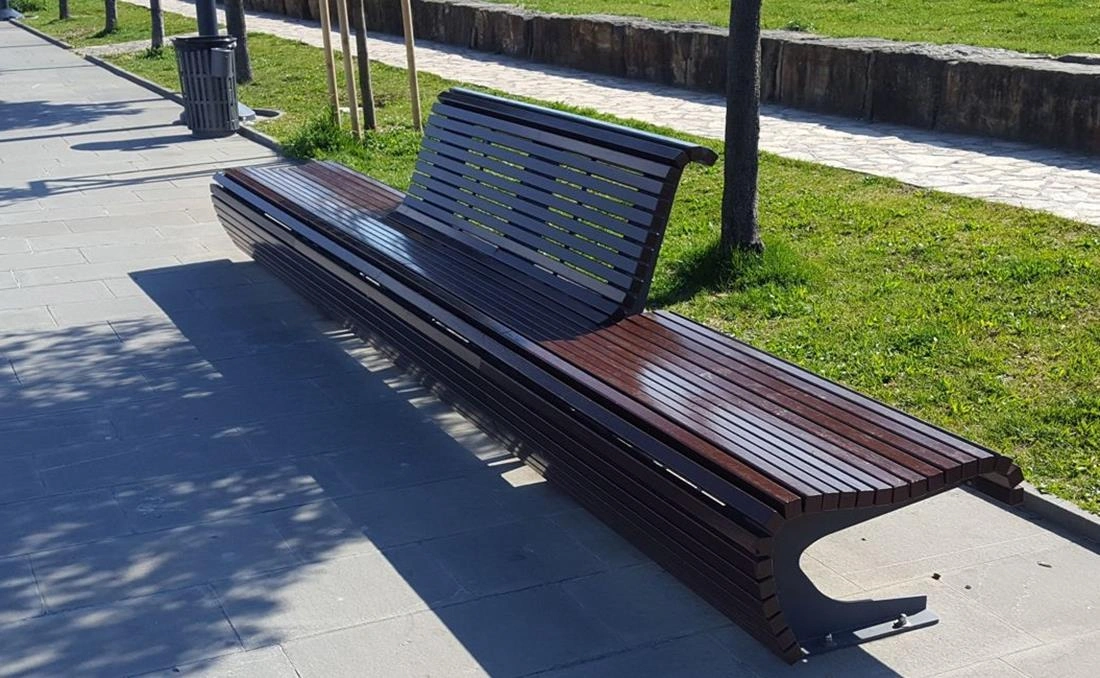 Banco urbano CHAISE LONGUE FLOW | MU mobiliario urbano